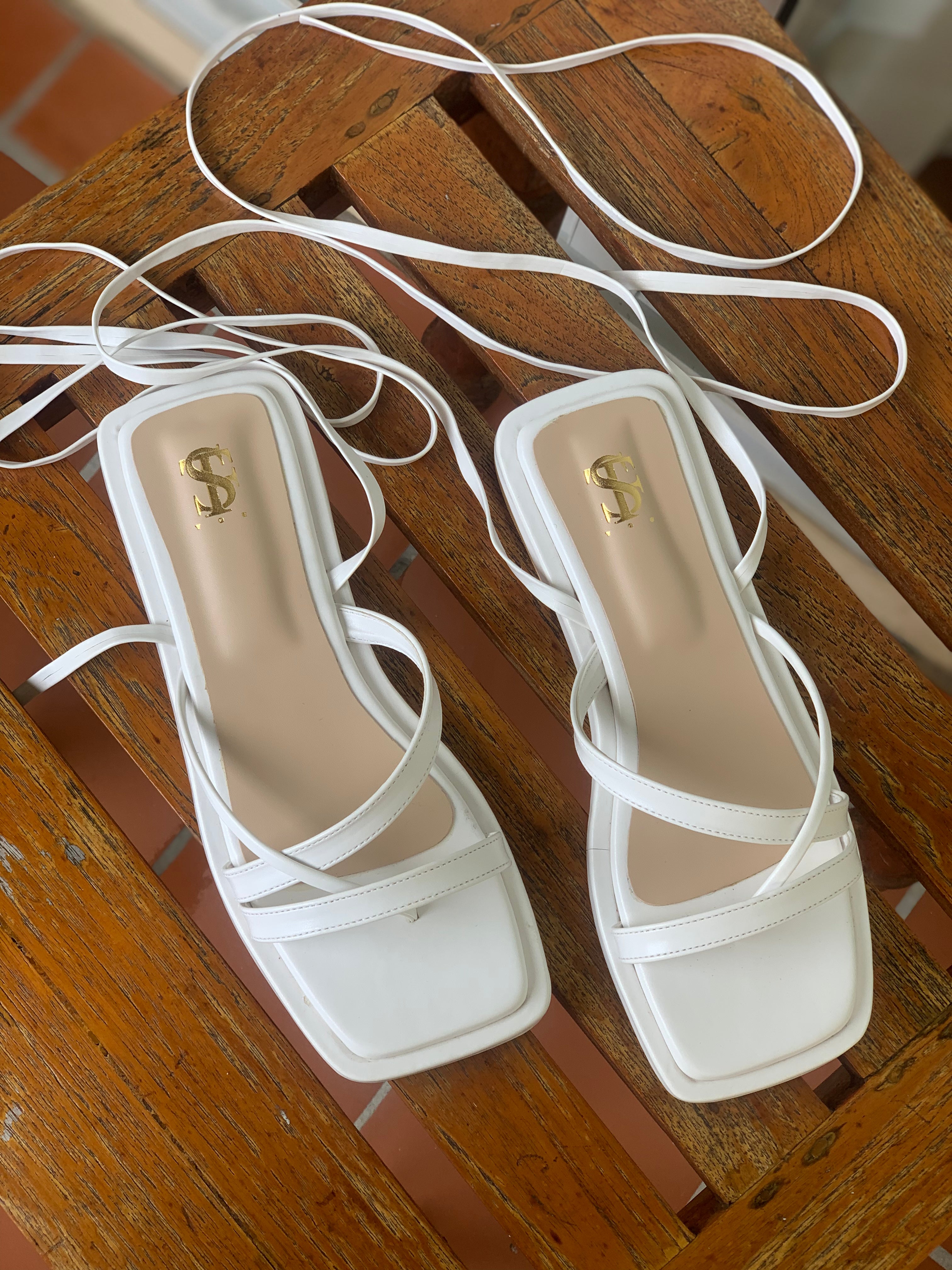 Chile White Lace-ups – Shoe That Fits You